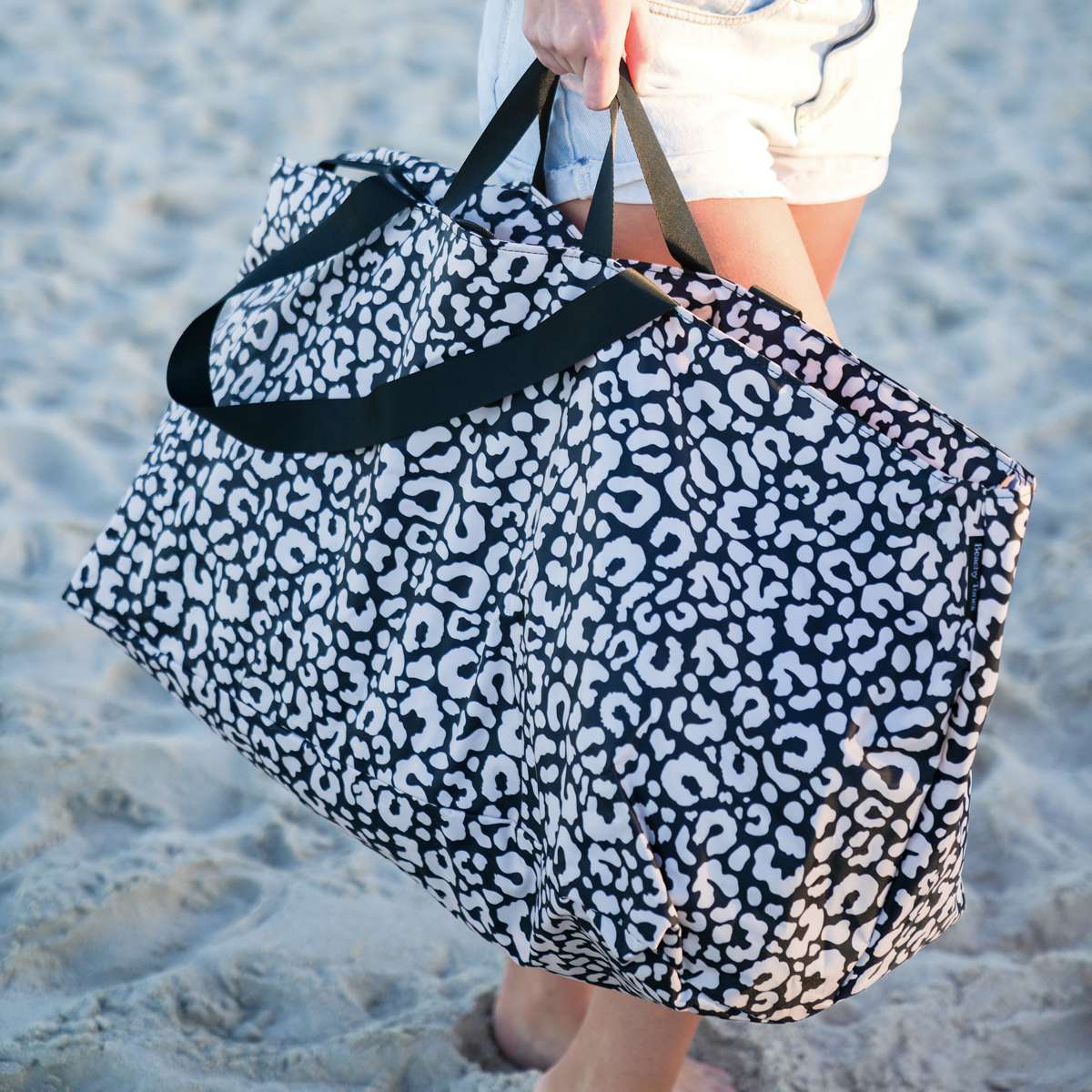 Water-Resistant Extra-Large Beach Bag with Zipper - Leopard Print ...