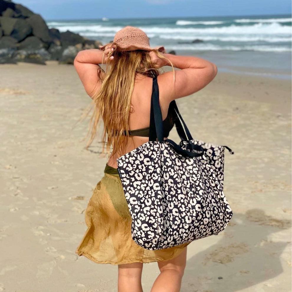 Water-Resistant Extra-Large Beach Bag with Zipper - Leopard Print ...